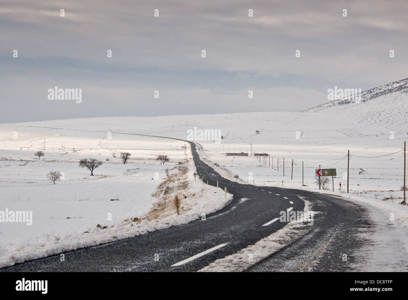 Empty valley hi-res stock photography and images - Alamy