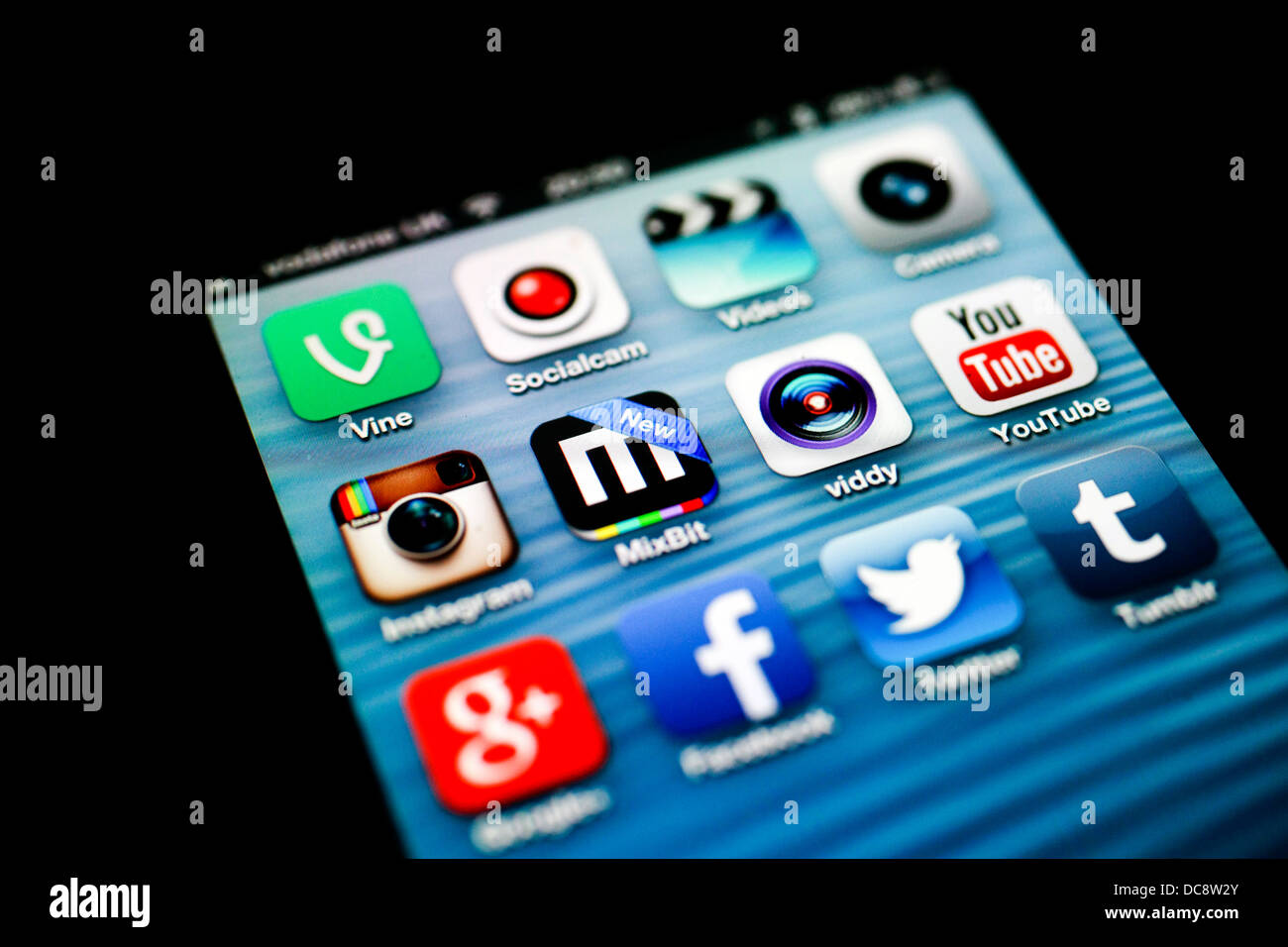 Social media logos hi-res stock photography and images - Alamy