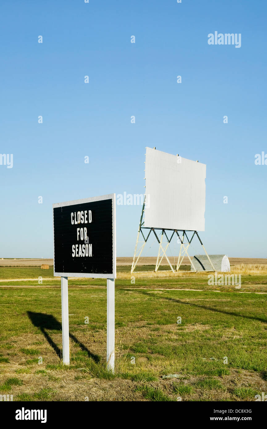 Closed for the season sign hi-res stock photography and images - Alamy
