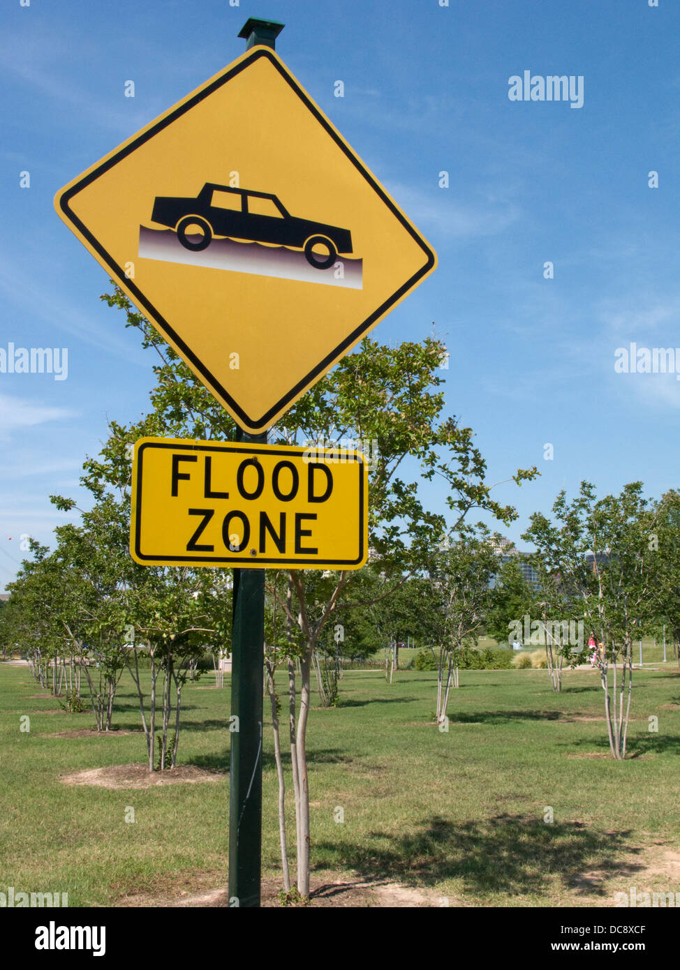 Flood warning sign hi-res stock photography and images - Alamy