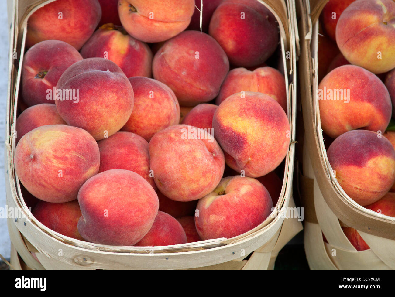 Late season peaches hi-res stock photography and images - Alamy
