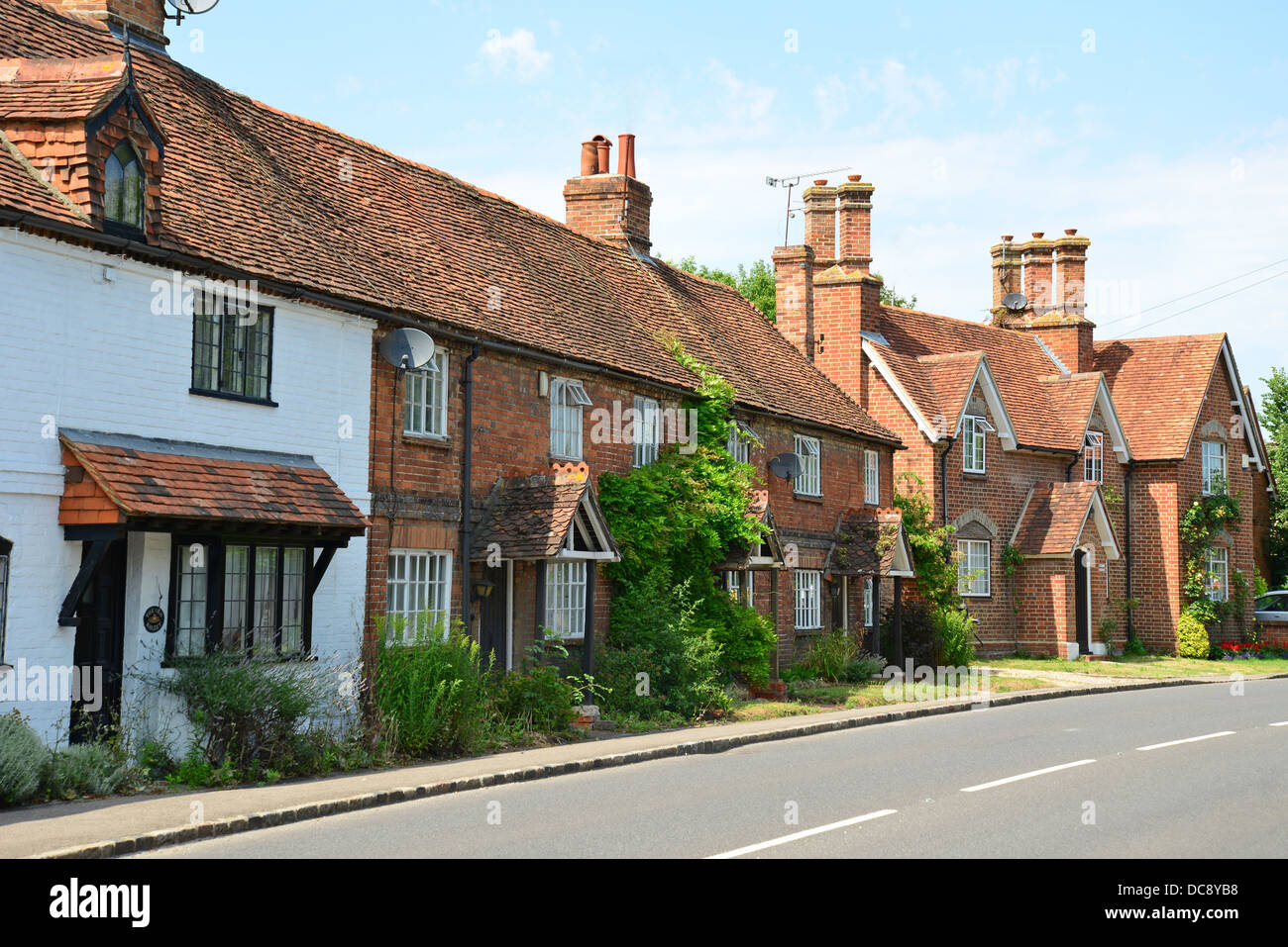 Row houses england hi-res stock photography and images - Alamy