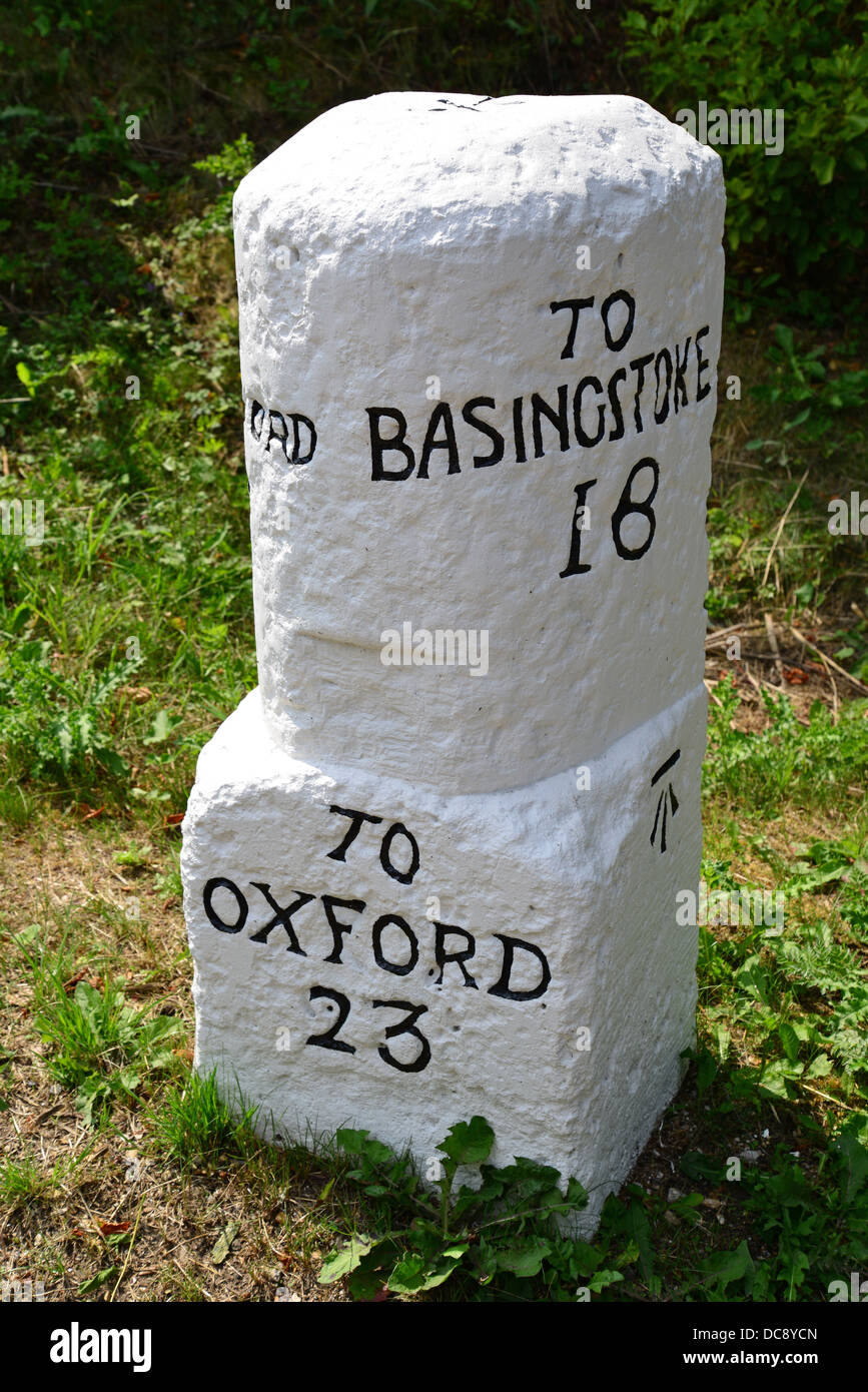 Ancient milestone on The A340 Tidmarsh Road, Tidmarsh, Berkshire ...