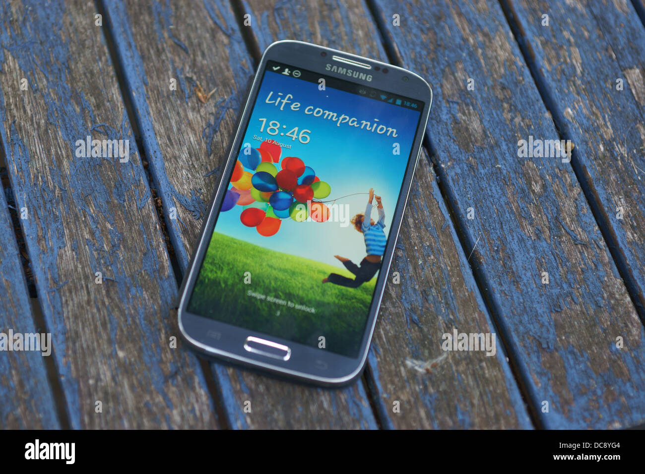 Mobile phone display time hi-res stock photography and images - Alamy
