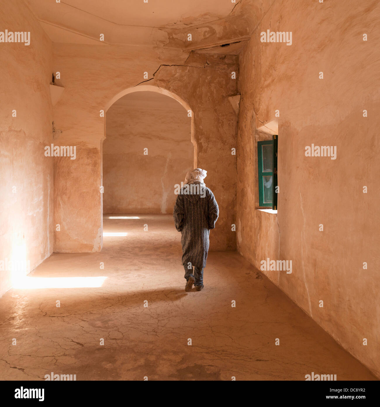 Walk through an archway hi-res stock photography and images - Alamy