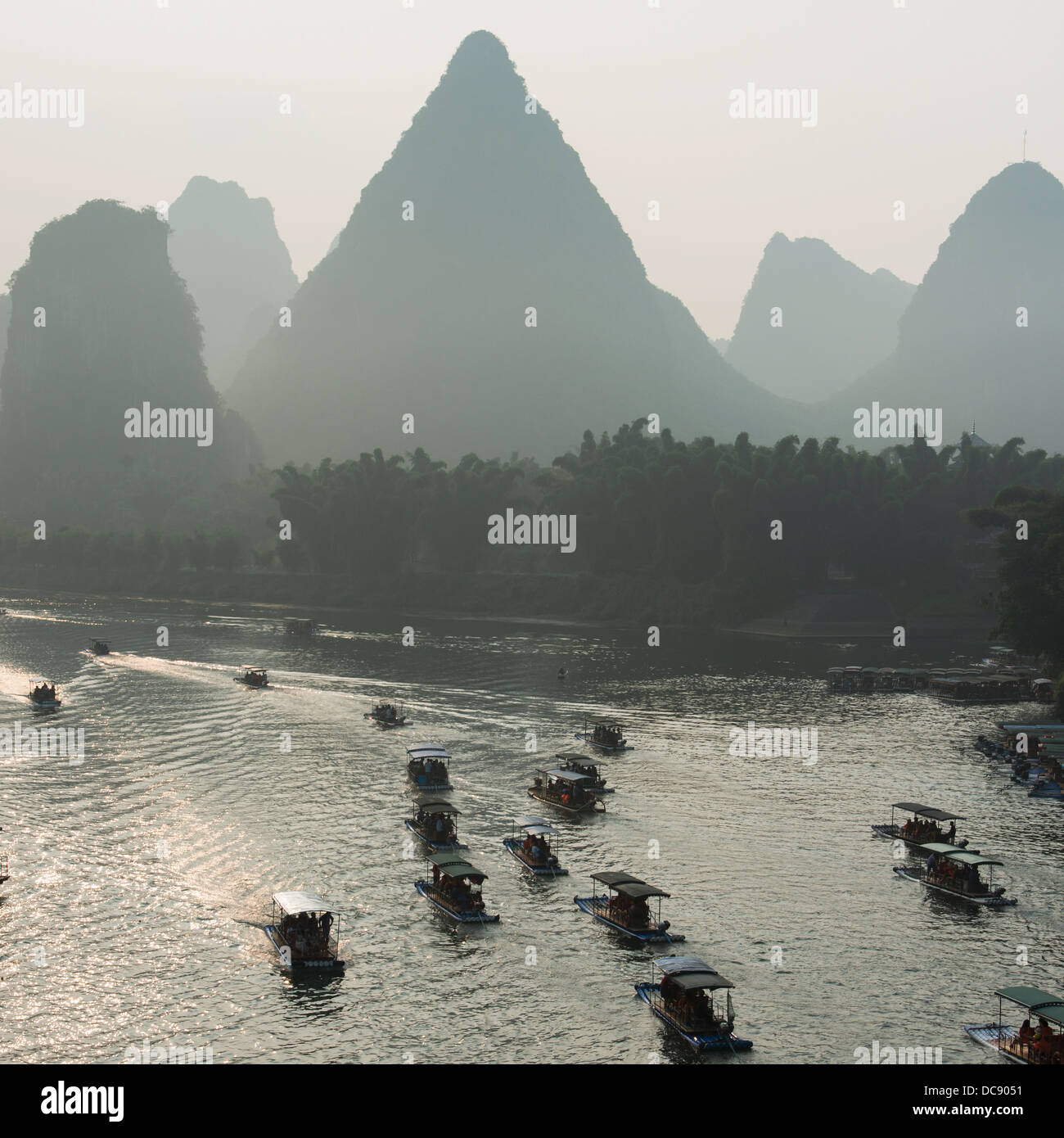 Busy river transportation hi-res stock photography and images - Alamy