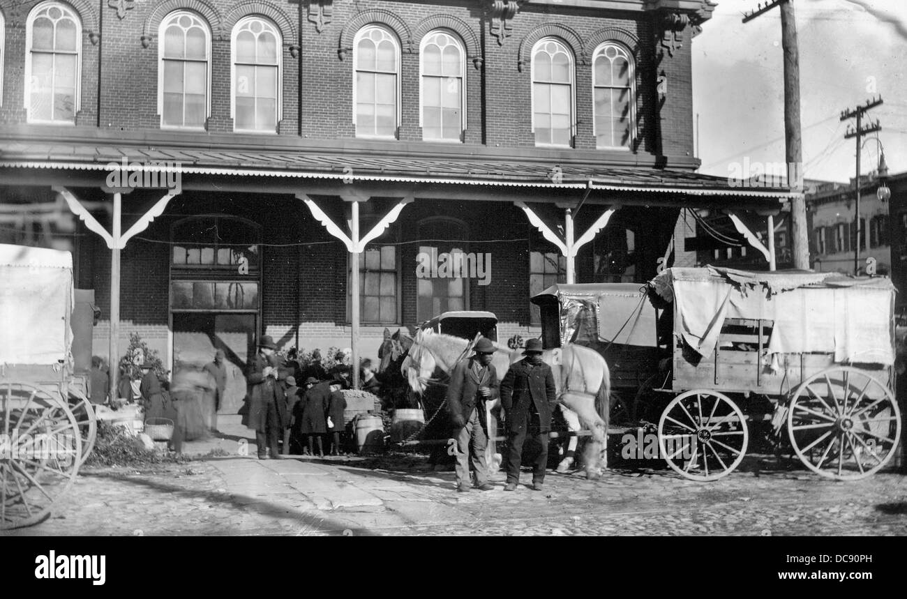 Horse-drawn wagons in front of the Center Market, Washington, D.C ...