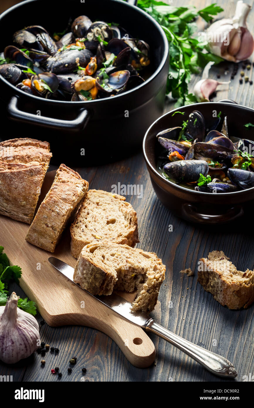 Mussels served with bread Stock Photo - Alamy