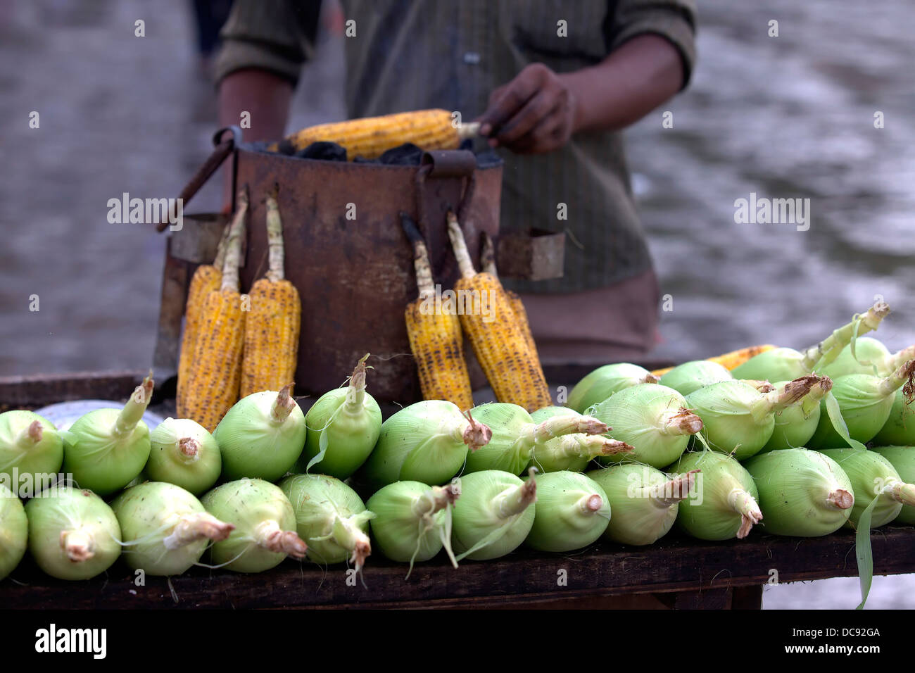 Corn on the cob food stall hi-res stock photography and images - Alamy