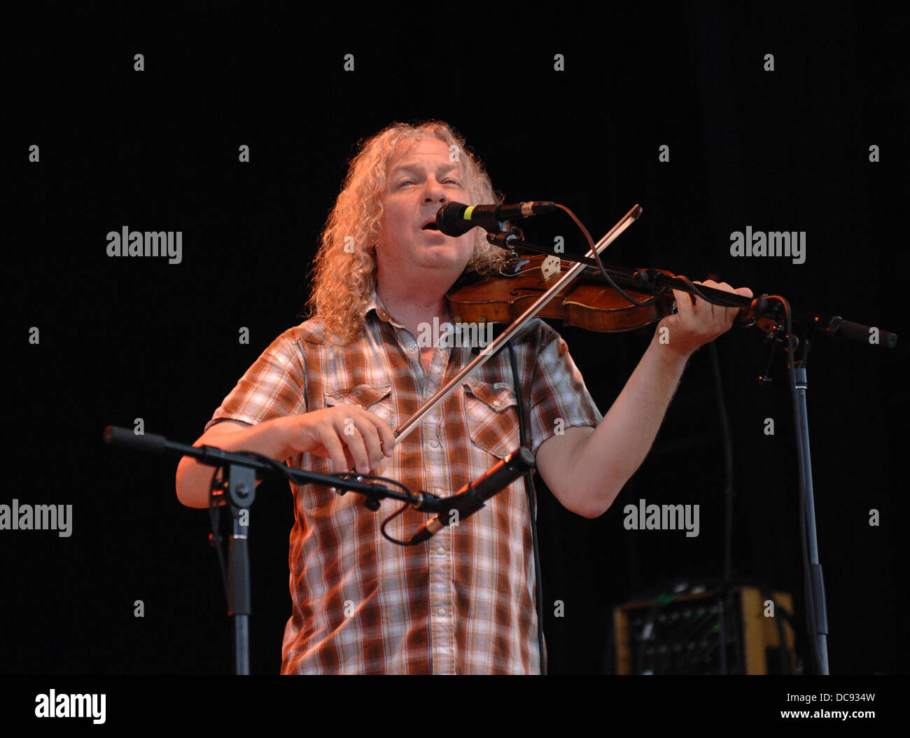 Portsmouth, Virginia, USA. 11th Aug, 2013. Violinist TIM CARBONE of ...