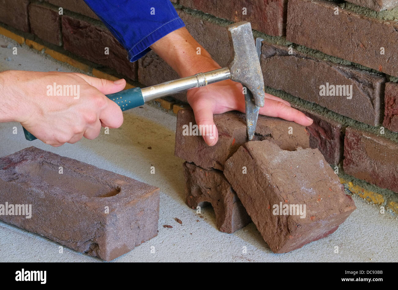 Hand laying brick hi-res stock photography and images - Alamy
