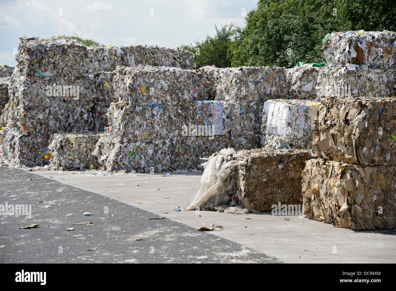 Bales waste paper waste recycling hi-res stock photography and images ...