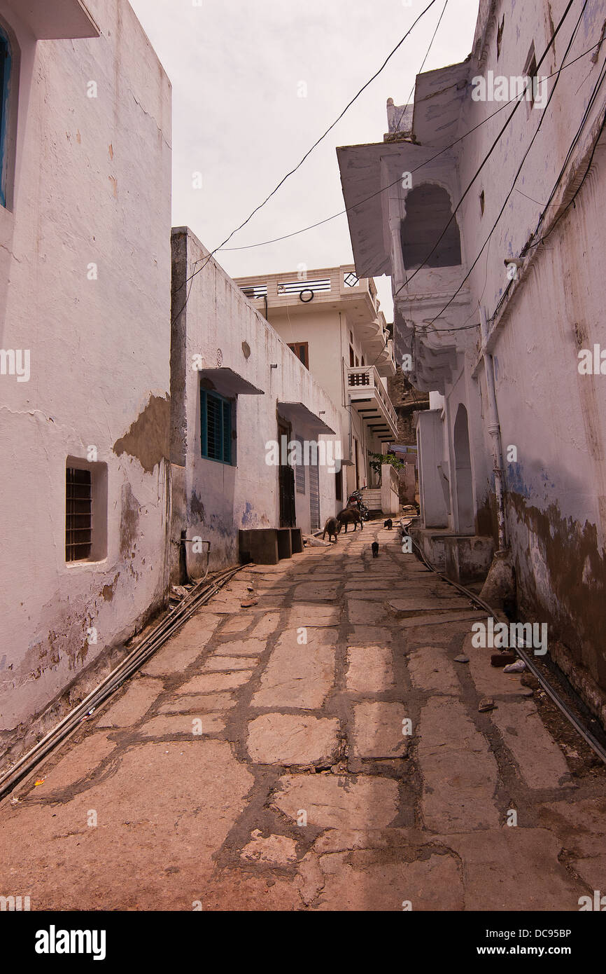 Indian back street hi-res stock photography and images - Alamy