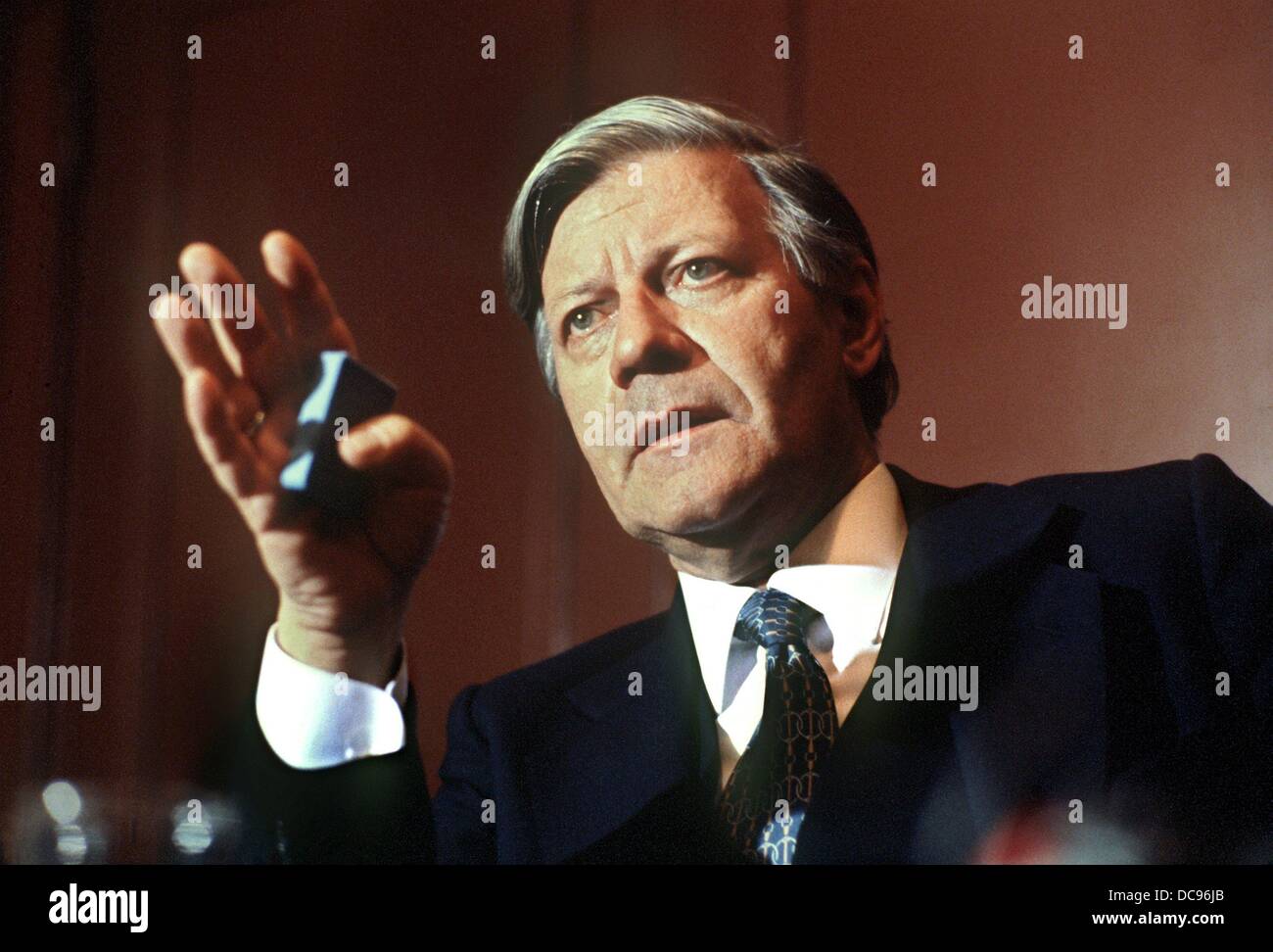 German chancellor Helmut Schmidt (SPD) gesticulates during a speech in ...