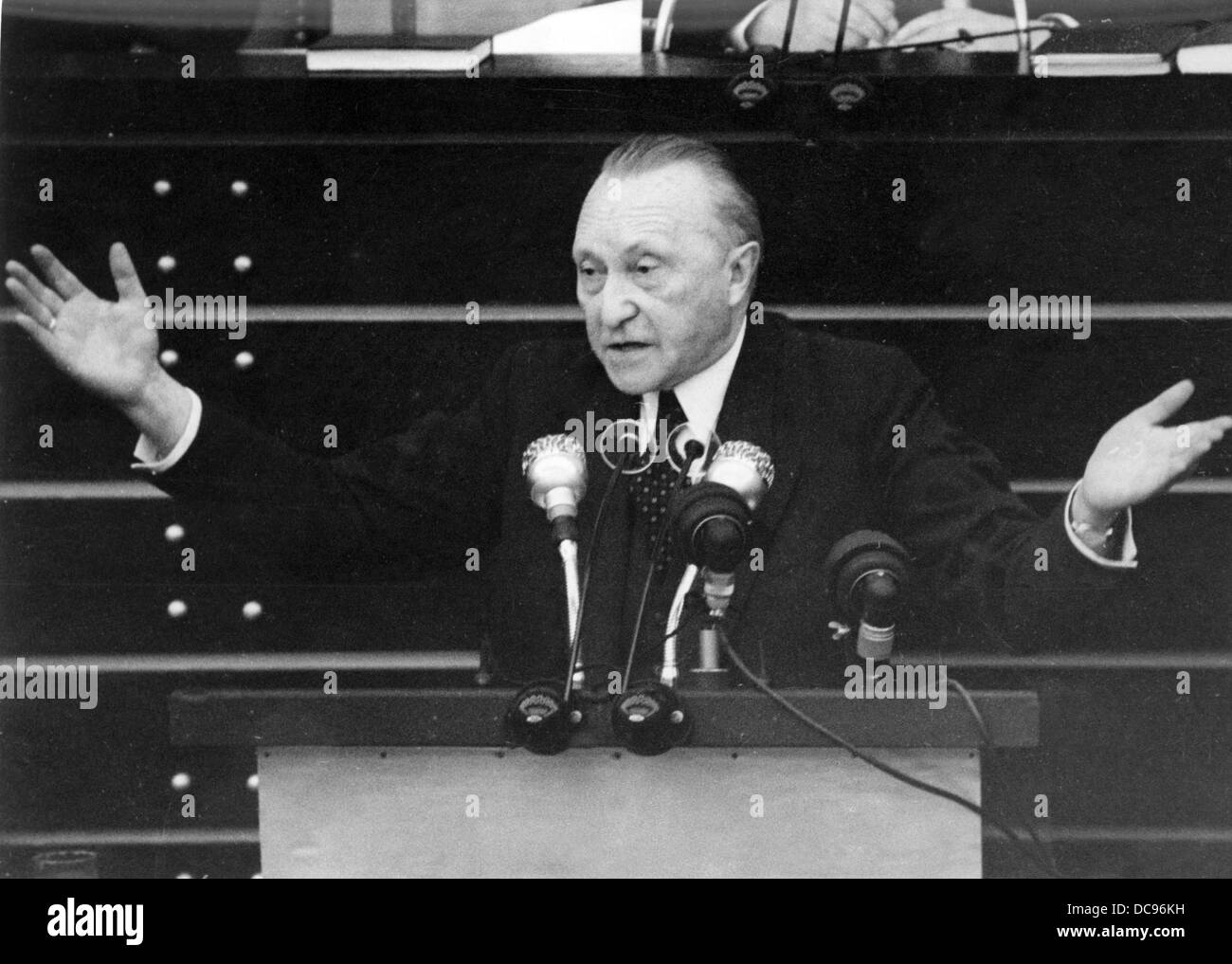 German chancellor Konrad Adenauer (CDU) talks about the Allied treaties ...