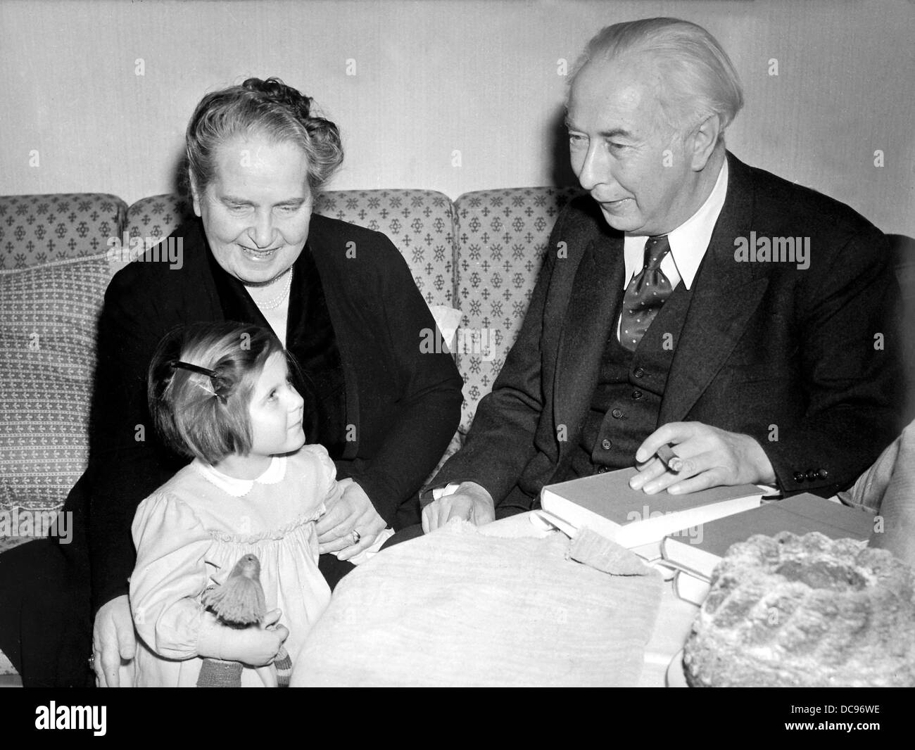 Former German president Theodor Heuss receives his granddaughters ...