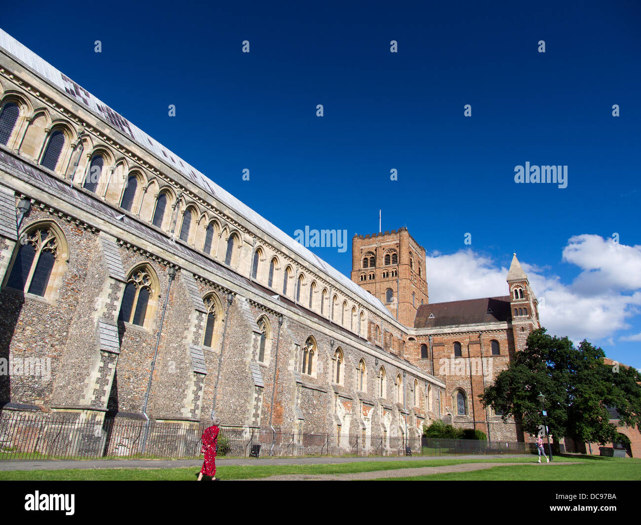St Albans Cathedral in Hertfordshire, England - to and fro Stock Photo ...