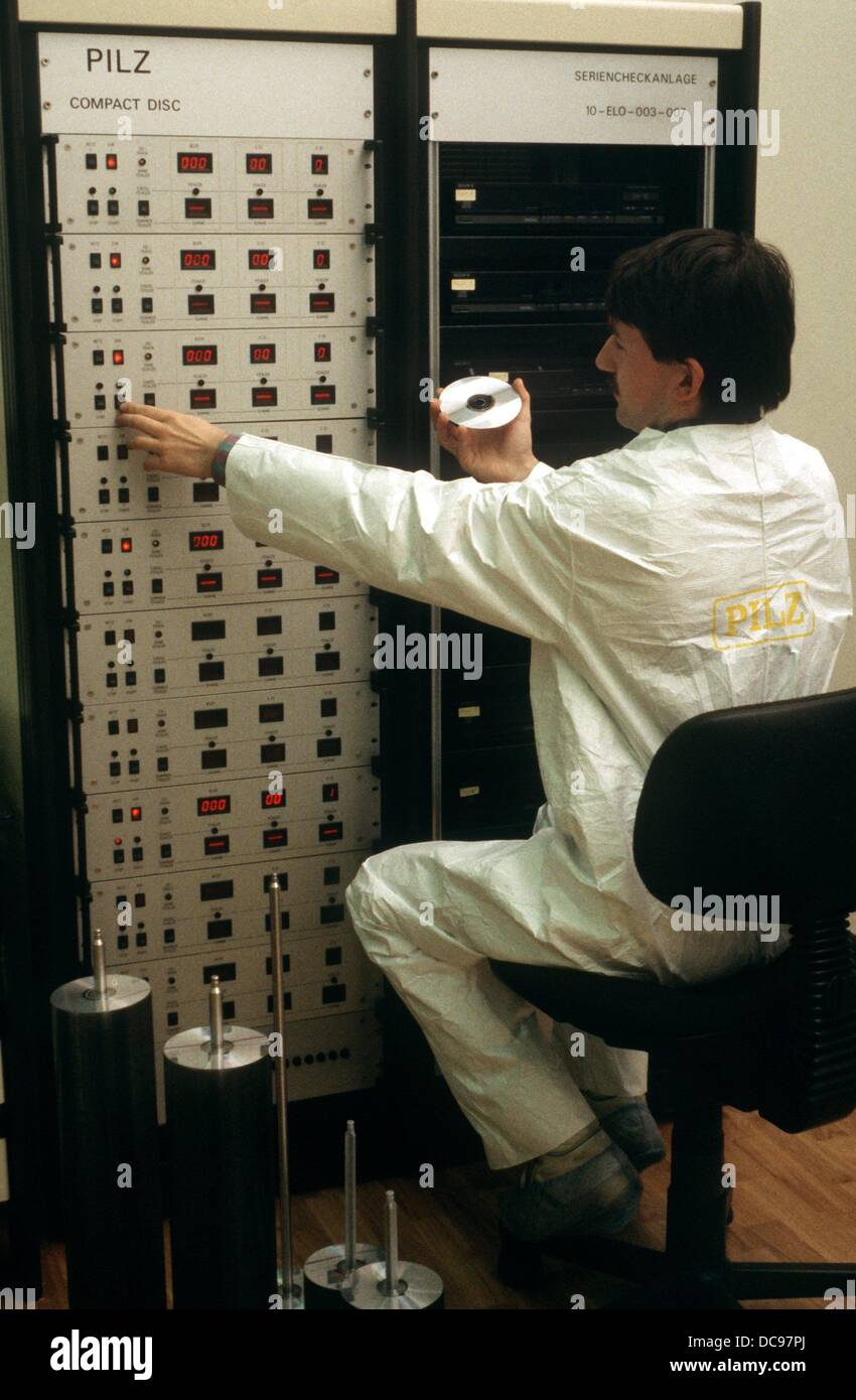 Compact disc 1980s hi-res stock photography and images - Alamy