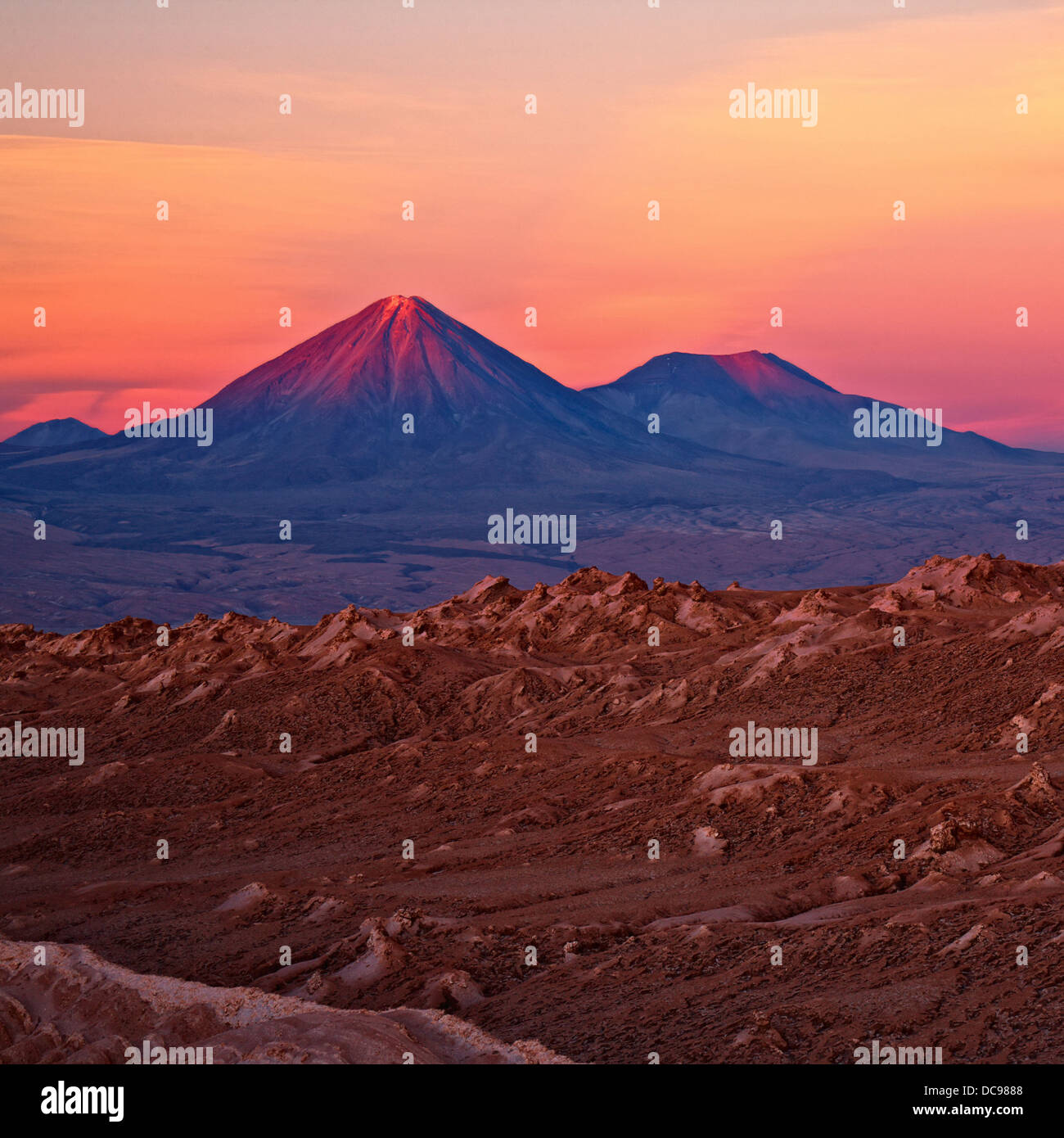 Outdoor volcanoes hi-res stock photography and images - Alamy