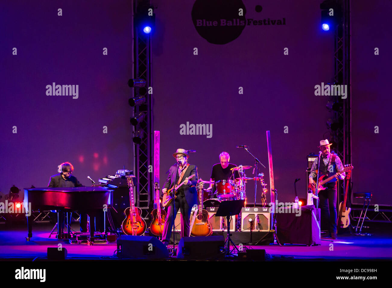 Elvis costello singer hi-res stock photography and images - Alamy