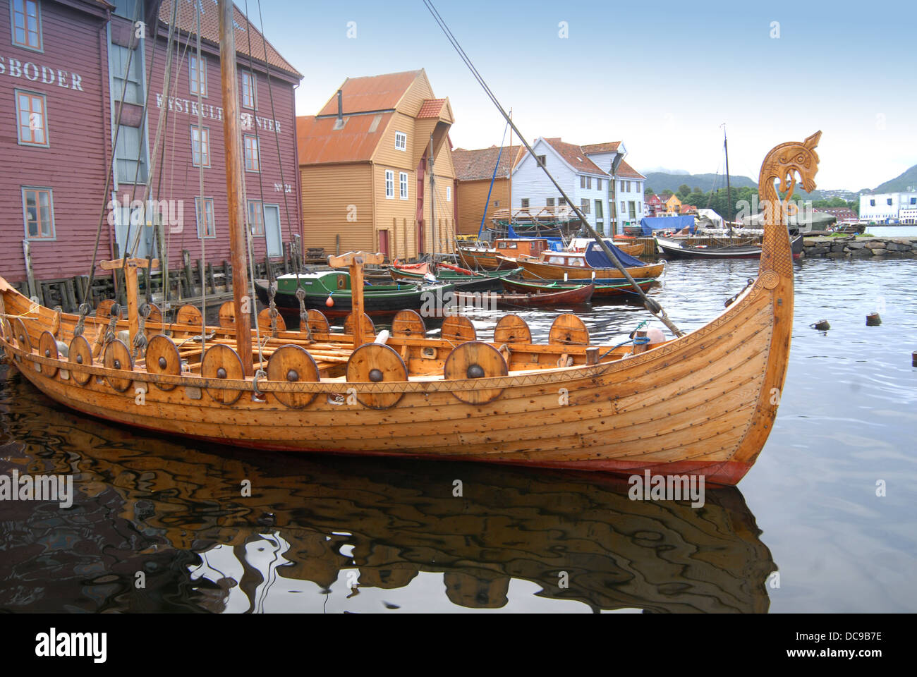 Viking longboat hi-res stock photography and images - Alamy