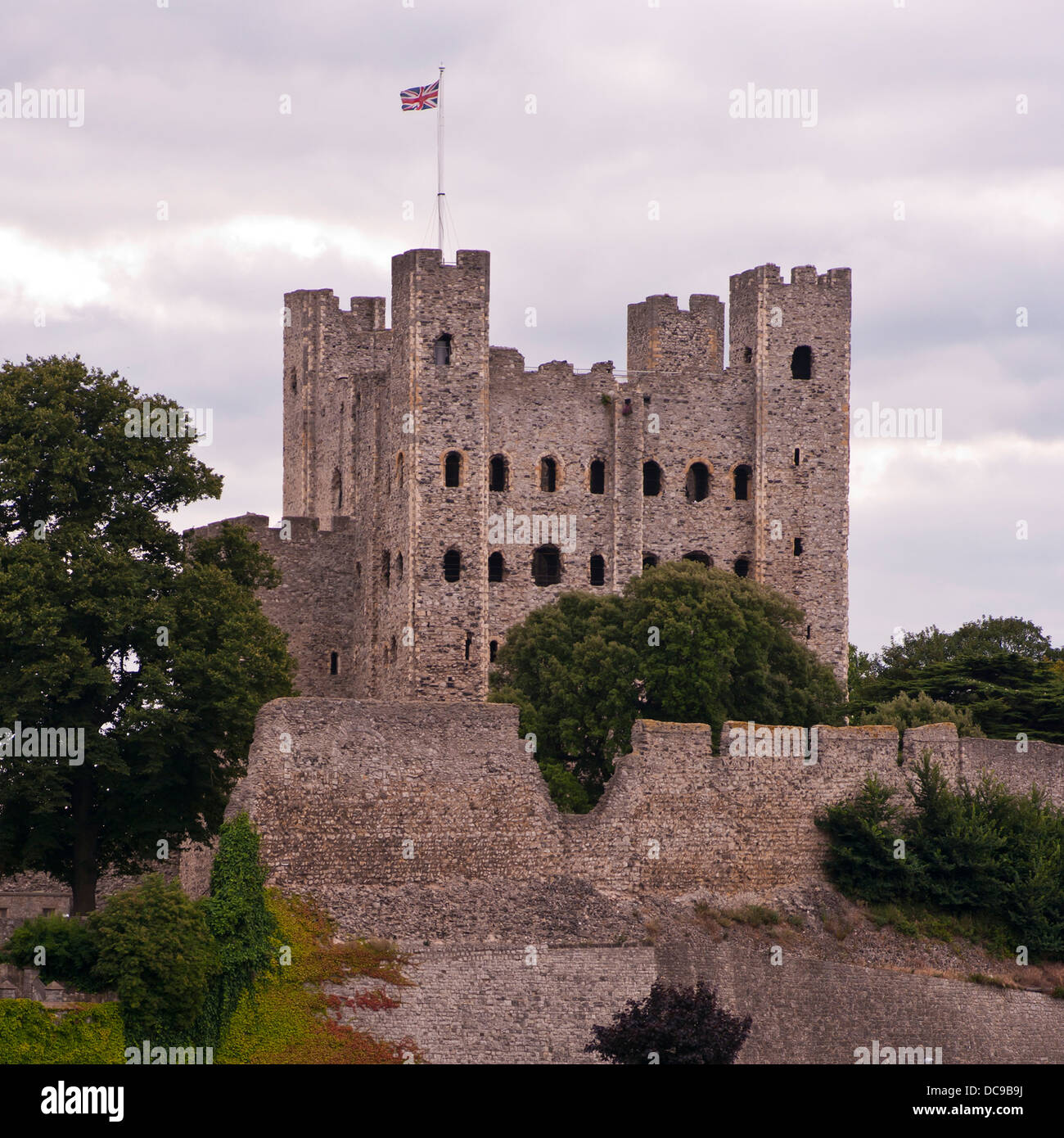 Rochester castle kent england uk hi-res stock photography and images ...