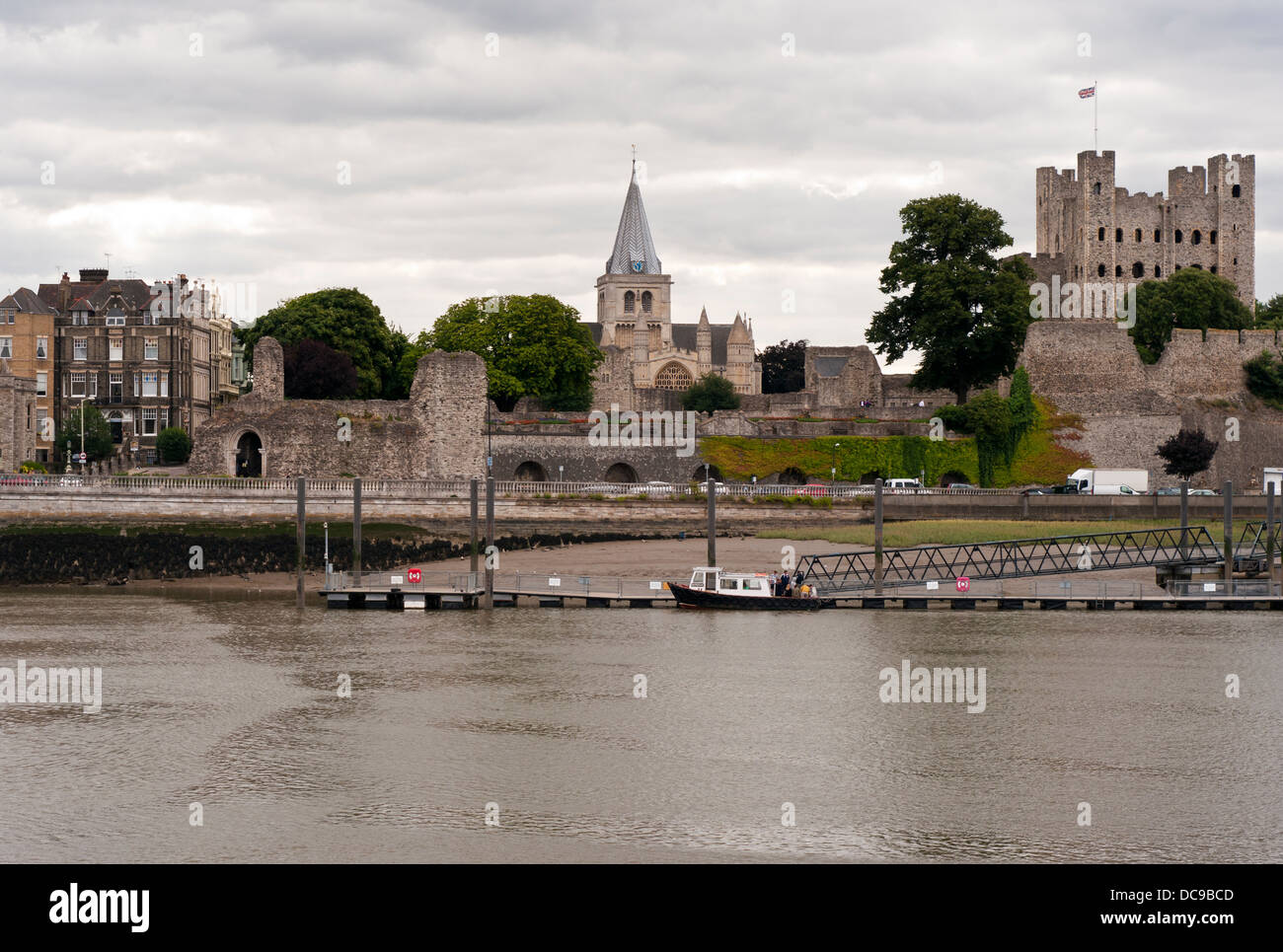 Rochester castle river medway hi-res stock photography and images - Alamy
