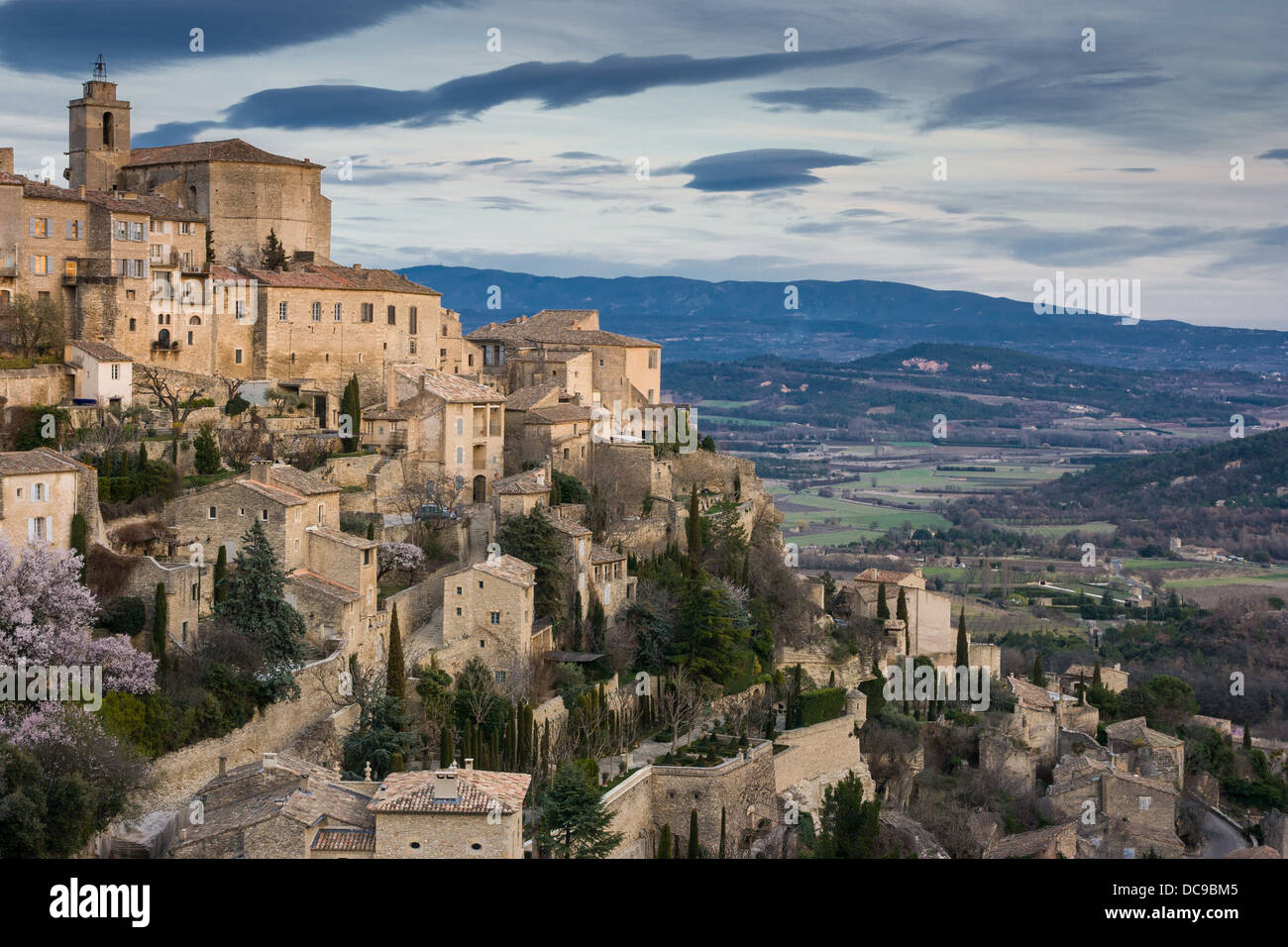 Gordes france castle hi-res stock photography and images - Alamy