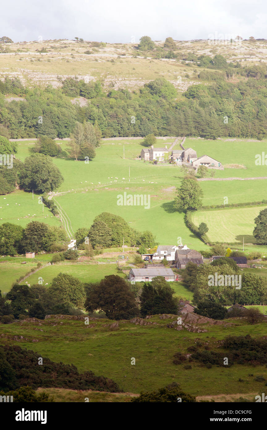 Hills and farmlands hi-res stock photography and images - Alamy