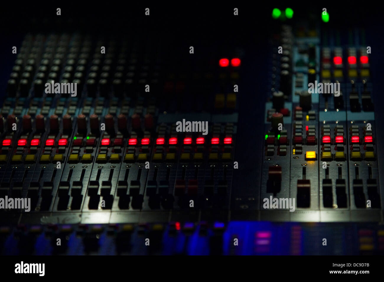Mixing Desk Concert High Resolution Stock Photography and Images - Alamy