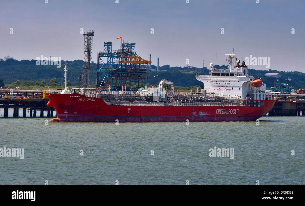 Tanker berth hi-res stock photography and images - Alamy