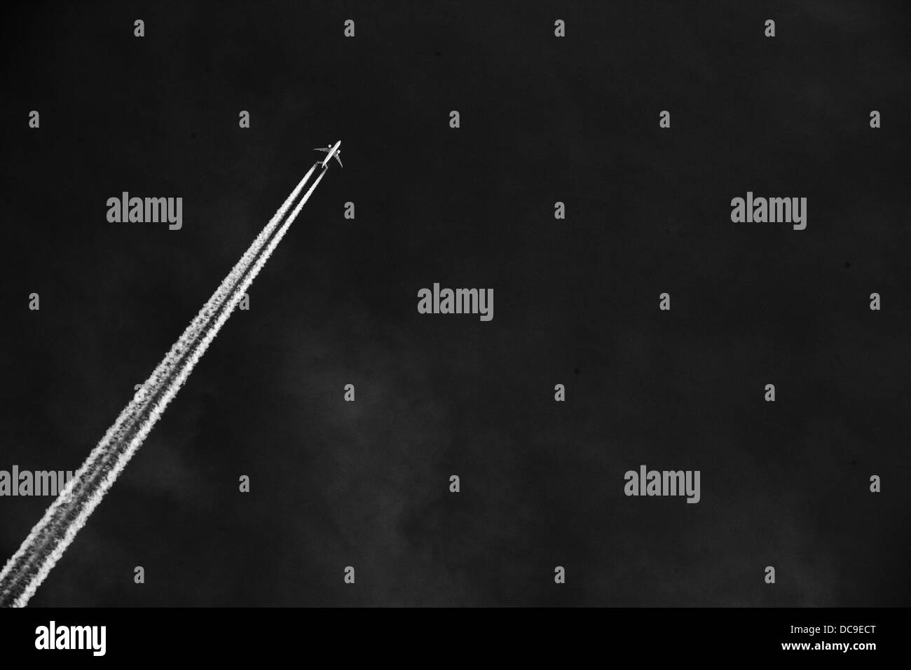 Flight path trail Black and White Stock Photos & Images - Alamy