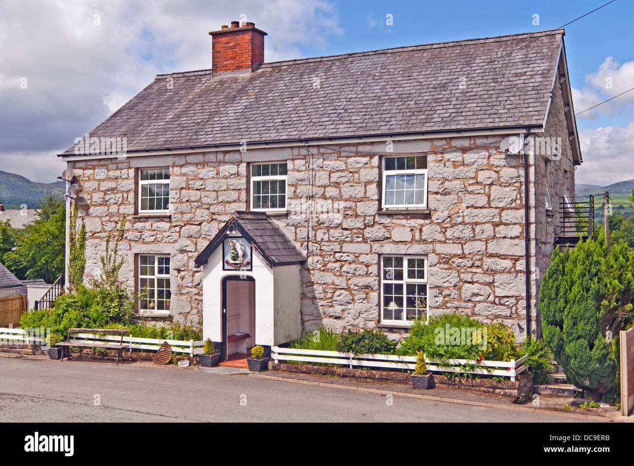 Welsh stone cottage hi-res stock photography and images - Alamy