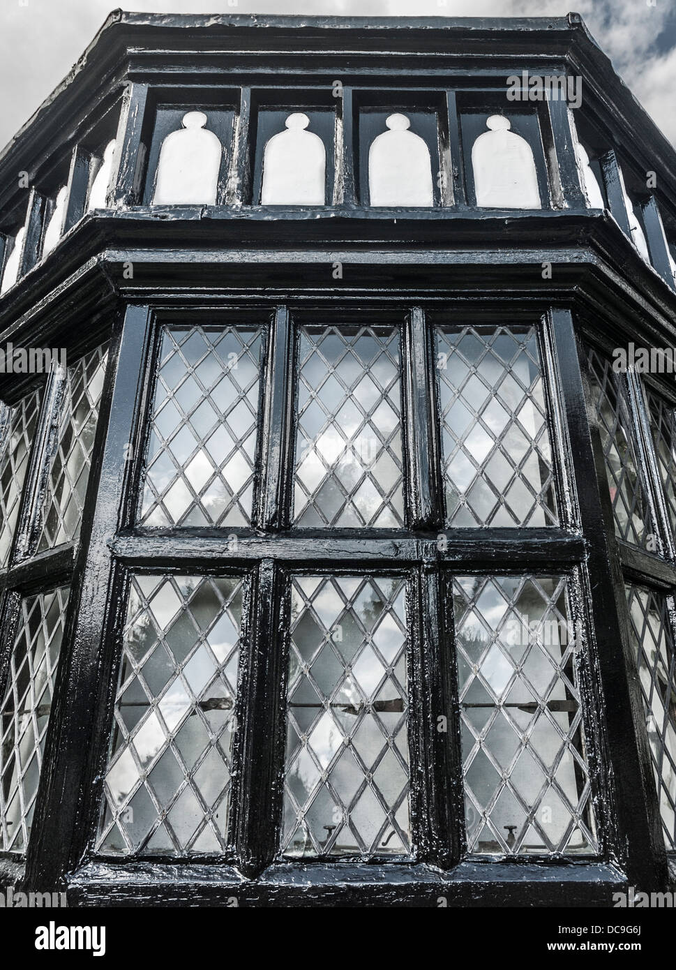 Elizabethan House Window High Resolution Stock Photography and Images ...