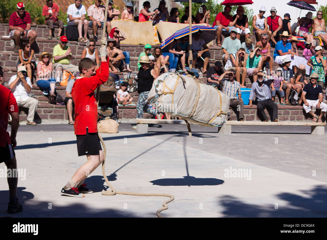Stone lifting basque country hi-res stock photography and images - Alamy
