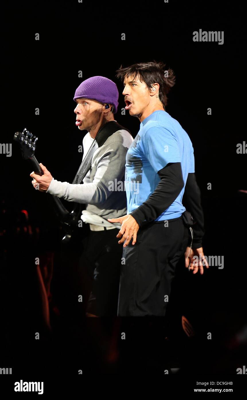 Flea and anthony kiedis of red hot chili peppers hi-res stock ...