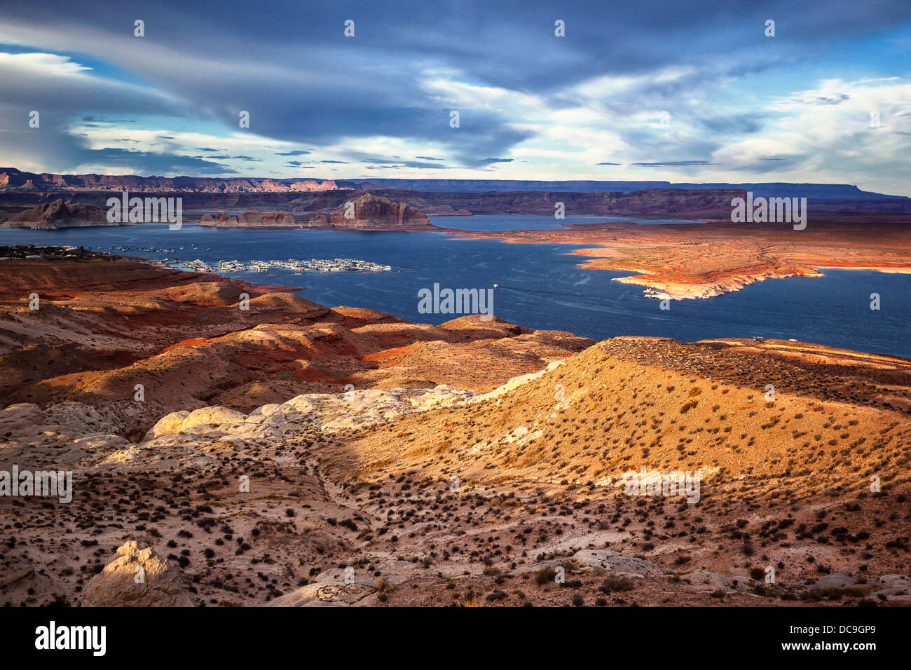 Road lake powell hi-res stock photography and images - Alamy