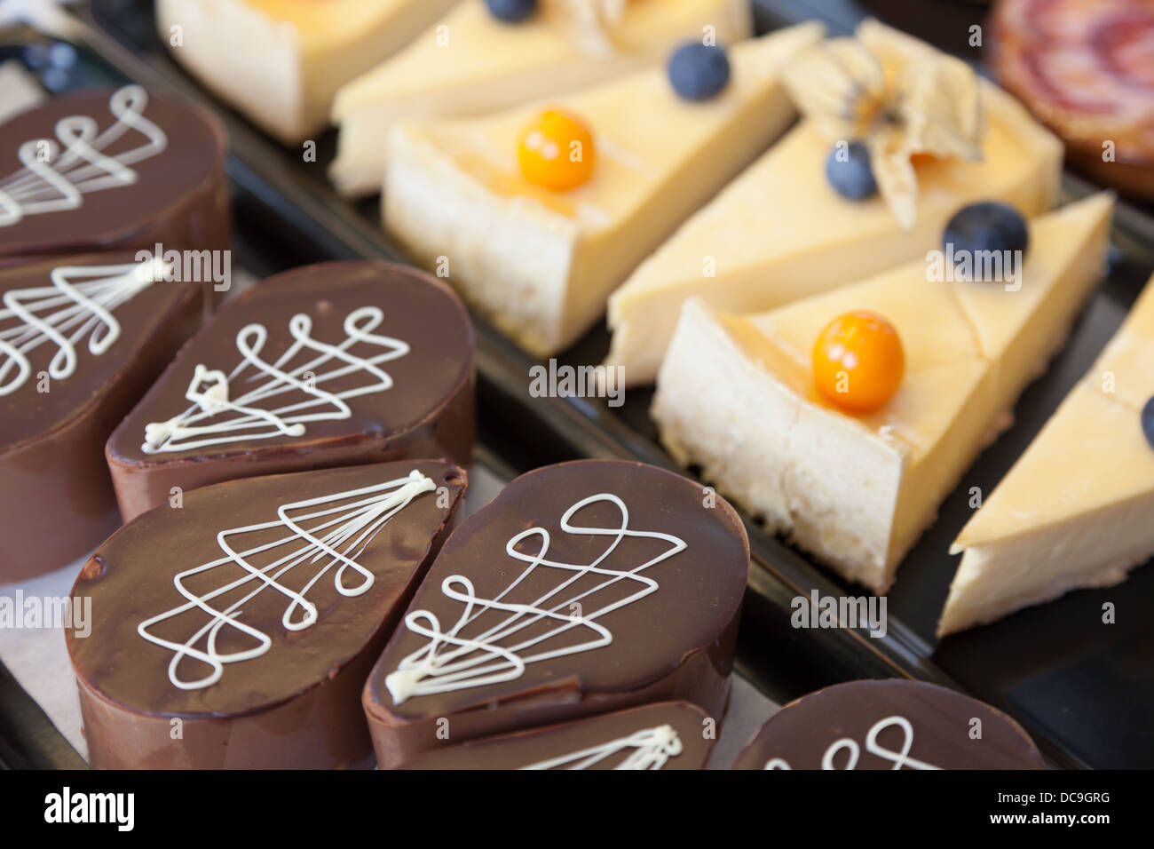 Cake shop display Stock Photo - Alamy