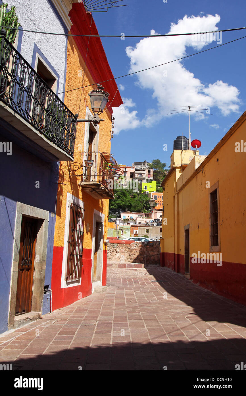 Colorful mexican street in Guanajuato Stock Photo - Alamy