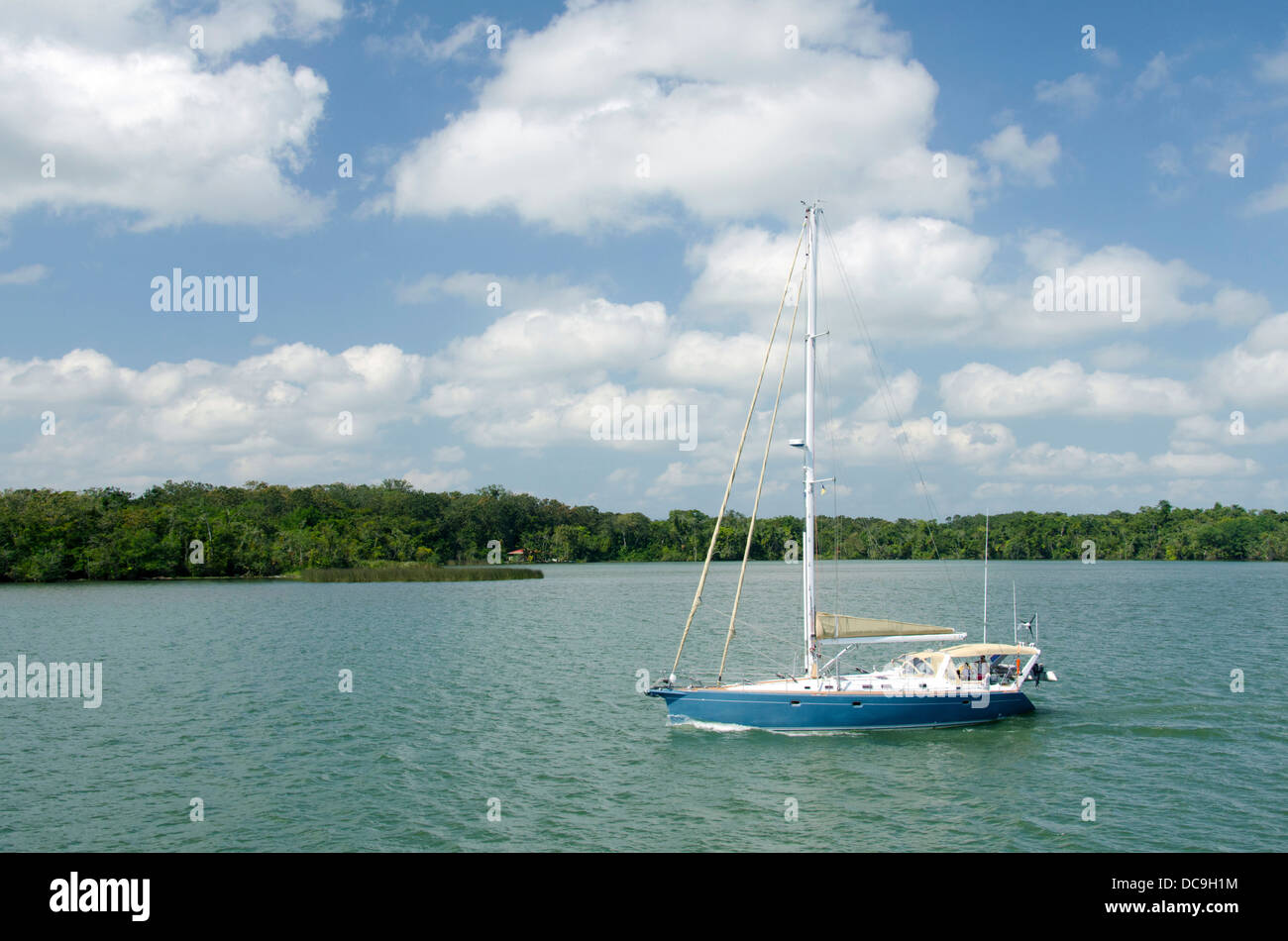 Dulce river guatemala hi-res stock photography and images - Alamy