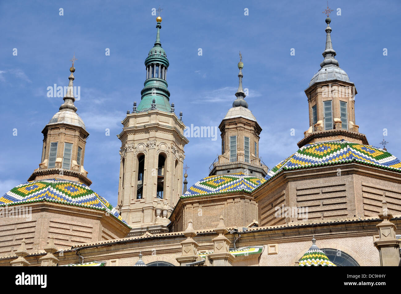 Details exterior basílica temple hi-res stock photography and images ...