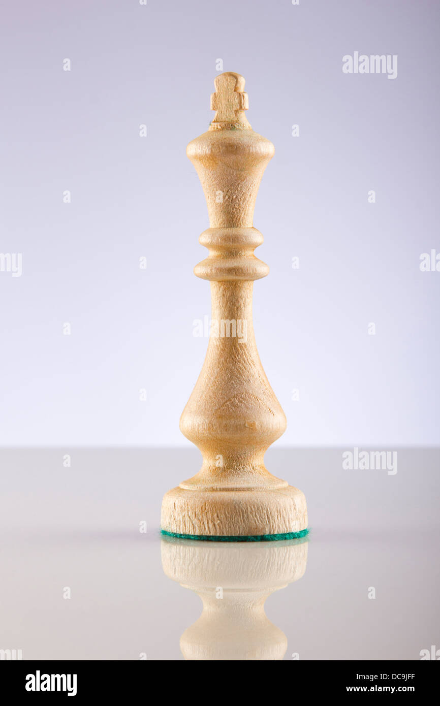 Single wooden chess king Stock Photo - Alamy