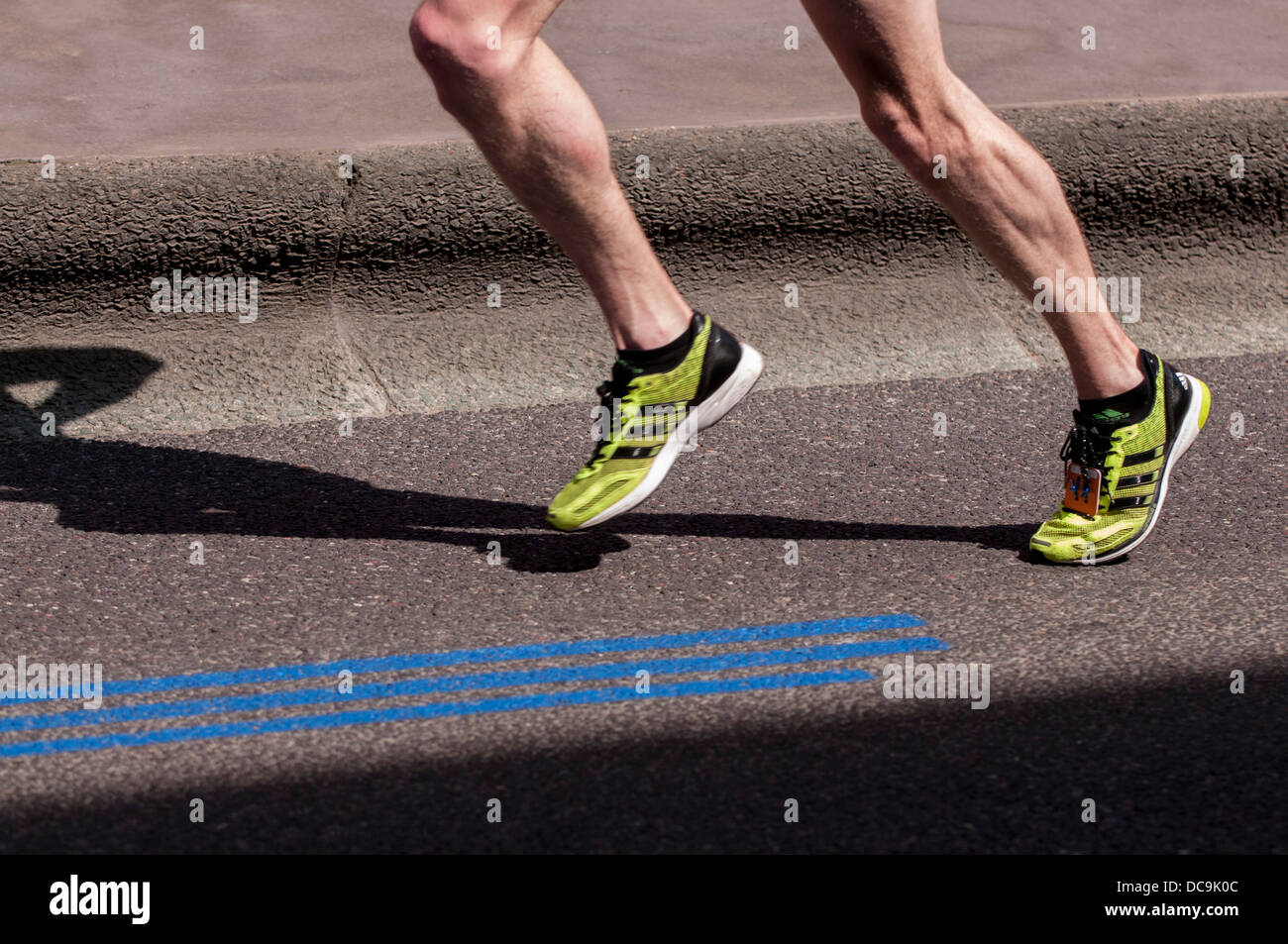 Blue lines running hi-res stock photography and images - Alamy
