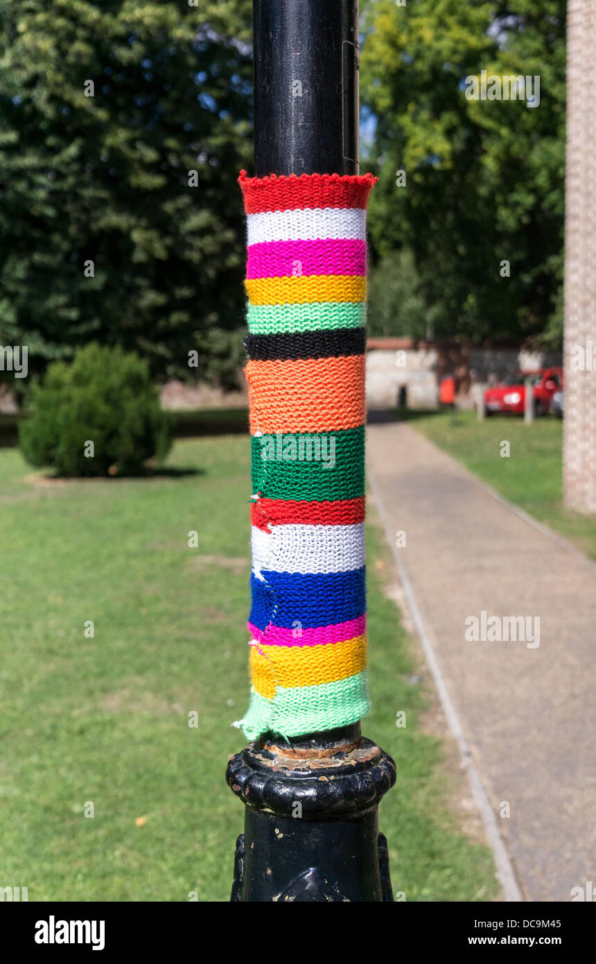 Yarn bombing knitted artwork hi-res stock photography and images - Alamy
