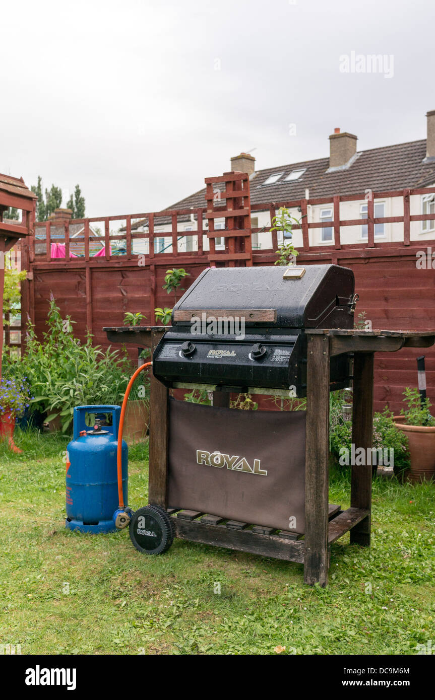 Wet gas fired BBQ in rain in garden Stock Photo - Alamy