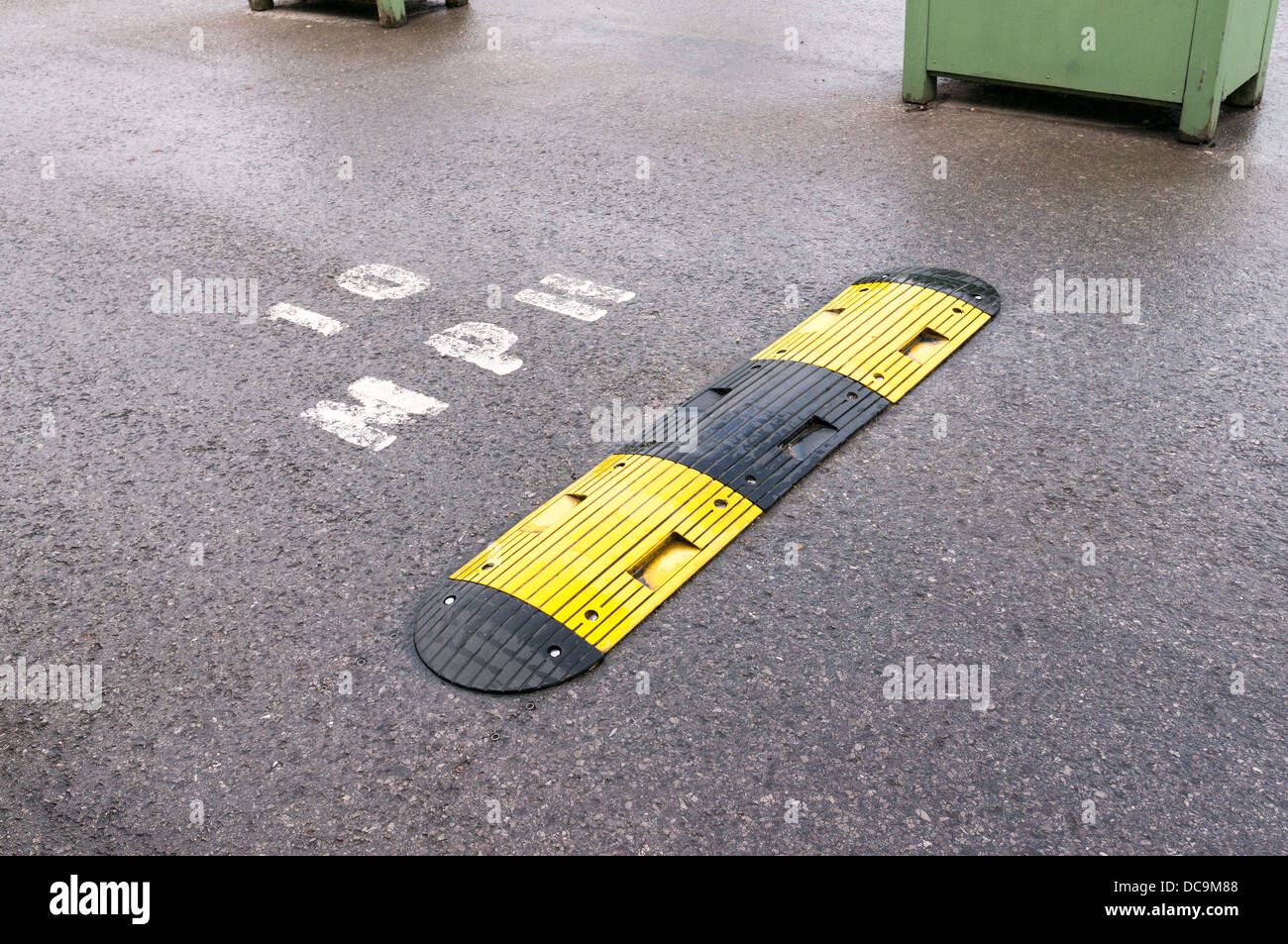 Speed hump uk hi-res stock photography and images - Alamy