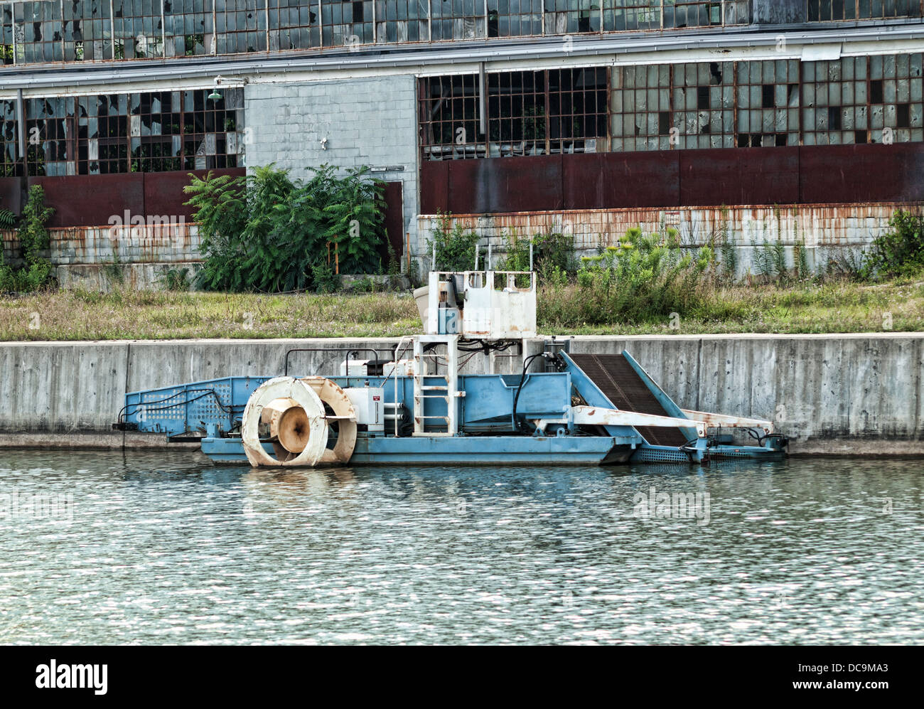 Floating machine hi-res stock photography and images - Alamy