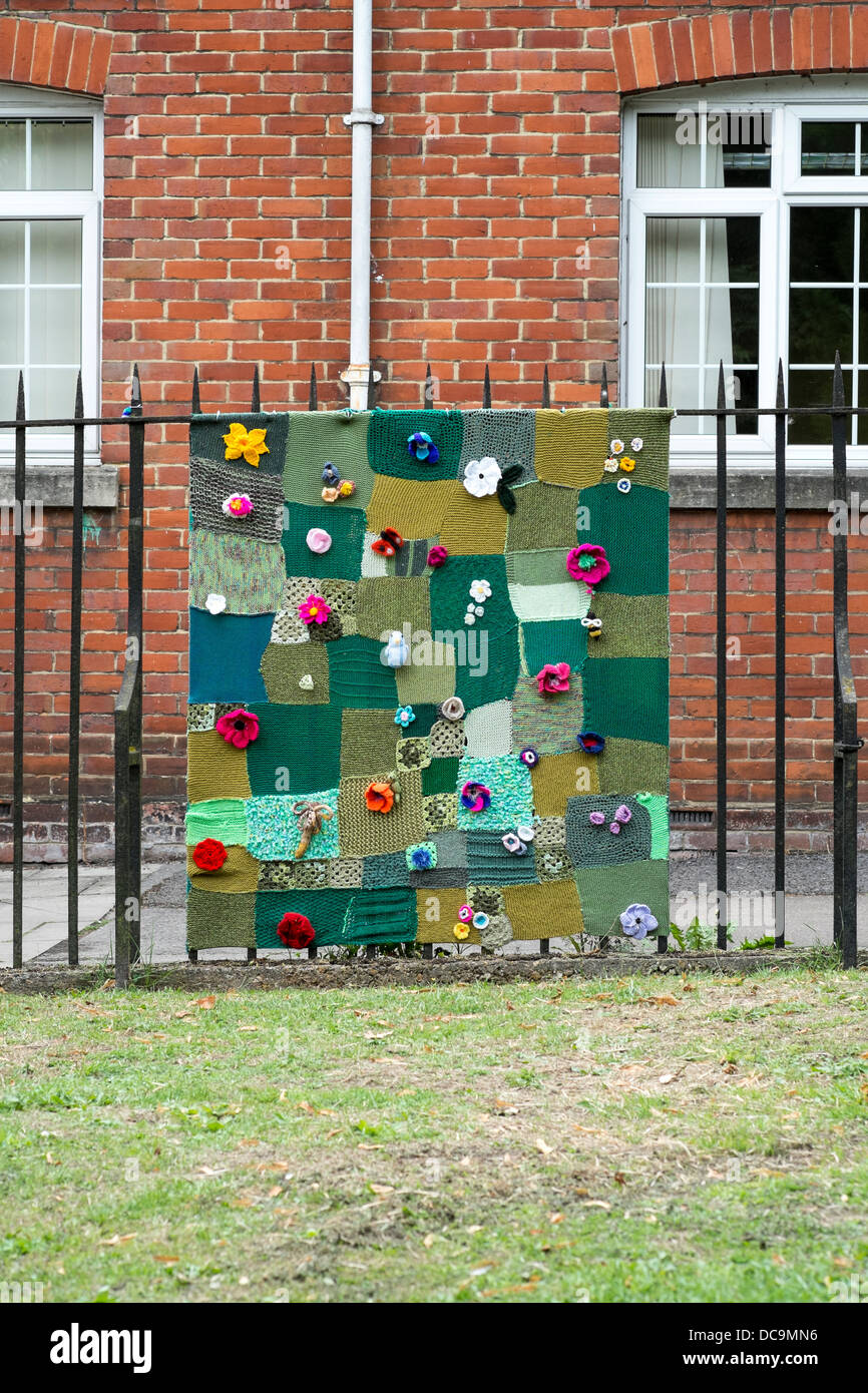 Yarn bombing knitted artwork hi-res stock photography and images - Alamy