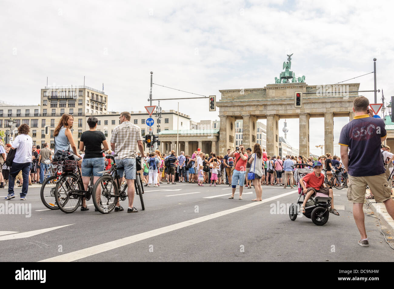 Street of the 17th of june hi-res stock photography and images - Alamy