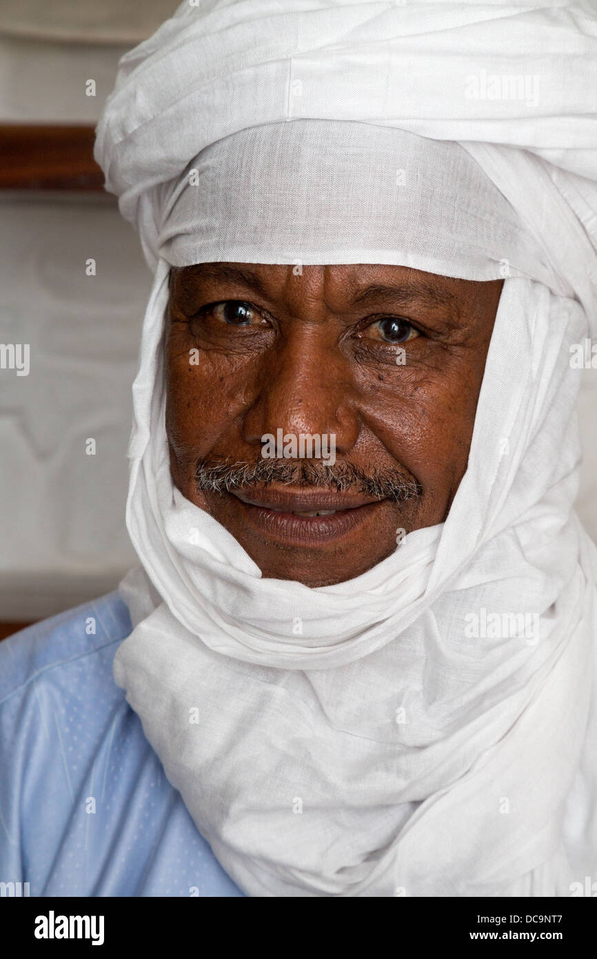 Tuareg wearing turban hi-res stock photography and images - Alamy